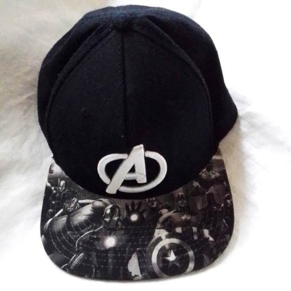 Marvel | Accessories | Marvel Avengers Logo Sublimated Bill Black ...